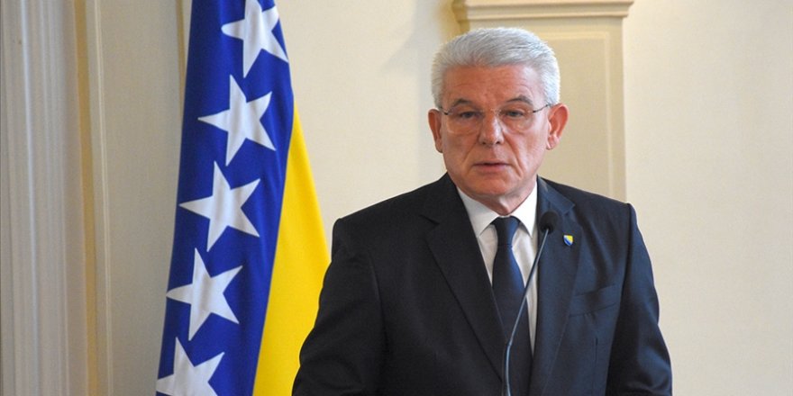 Boşnak lider Dzaferovic de Yüksek Temsilci'nin 'dayattığı' kararı ...