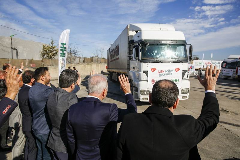 15 insani yardım TIR’ı Suriye’ye uğurlandı